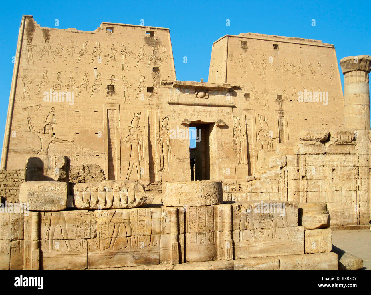 Temple edfu egypt hi-res stock photography and images - Alamy