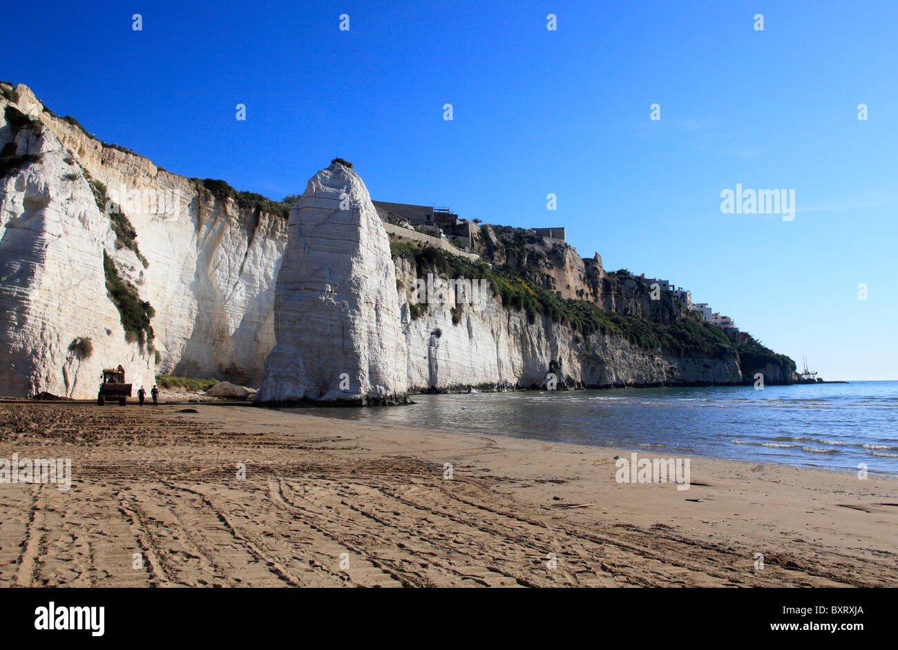 Vieste spiaggia del castello hi-res stock photography and images - Alamy