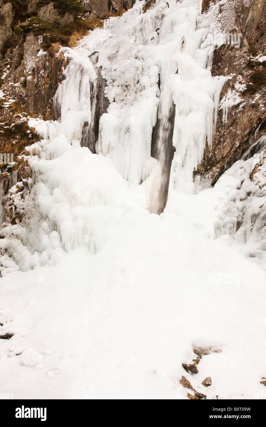 Fisher Place Ghyll in the Lake District frozen over during the December ...