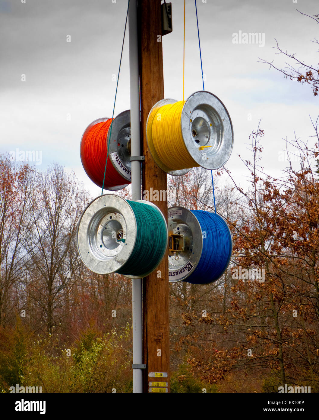 Cable attached pole hi-res stock photography and images - Alamy