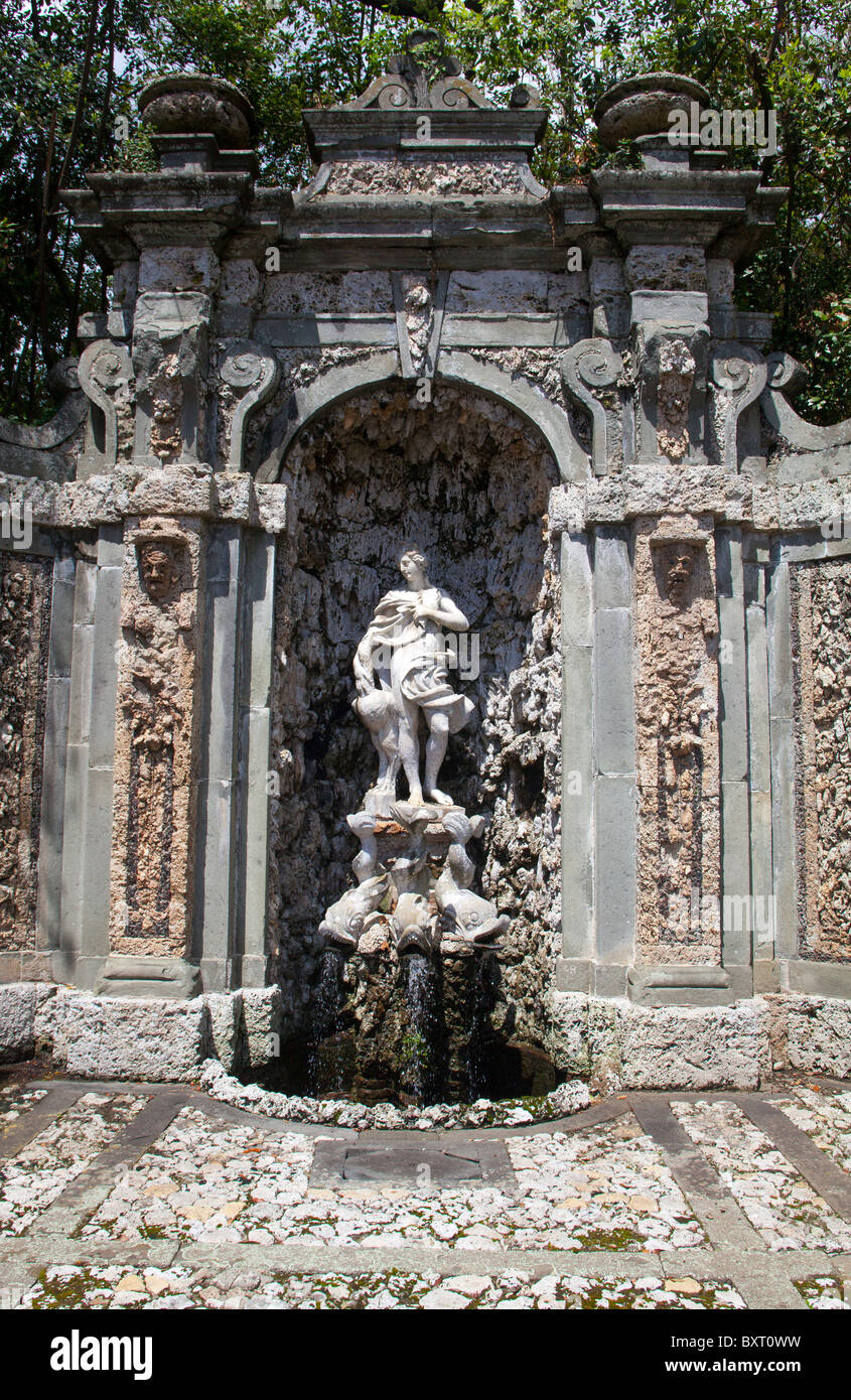 Leda and the Swan statue, Lemon Gardeg, Villa Marlia, Capannori ...