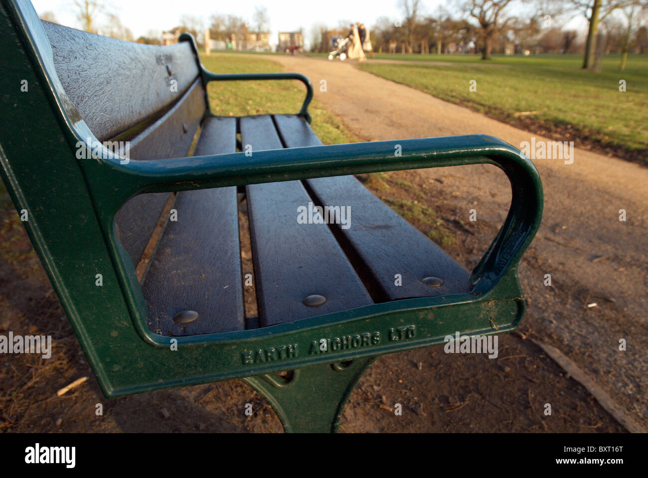 Recycled plastic park bench Stock Photo - Alamy