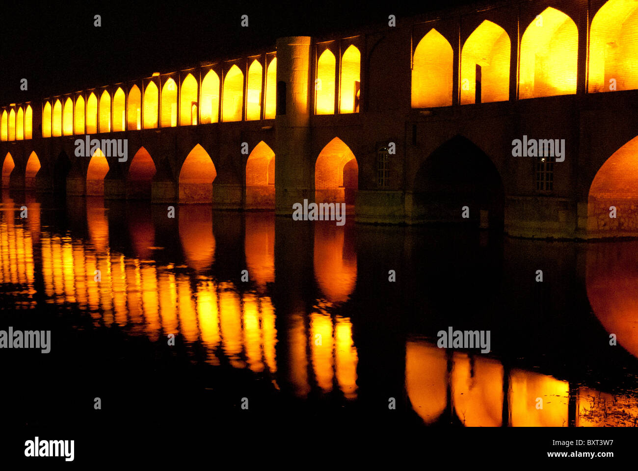 Nighttime view of the Sio-o-se Pol bridge Stock Photo - Alamy Nighttime view of the Sio-o-se Pol bridge Stock Photo - Alamy