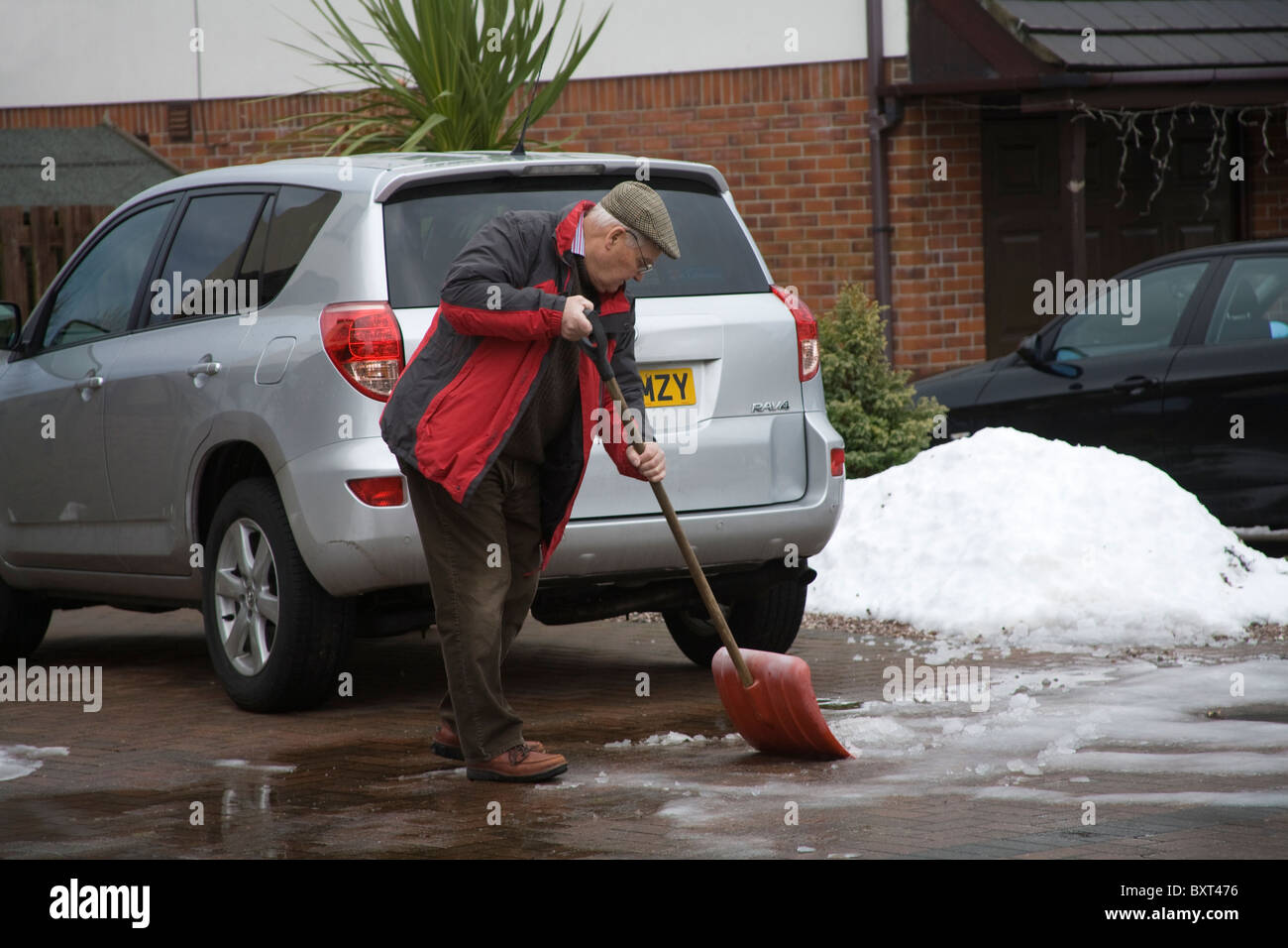 Clearing snow off car hi-res stock photography and images - Alamy