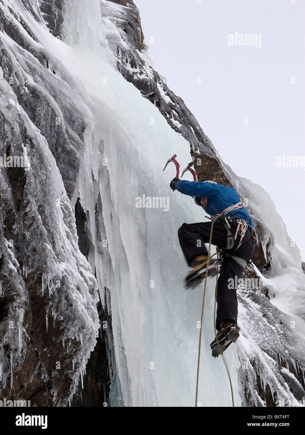 A climber on The Devil's Appendix, Cwm Idwal, Snowdonia Stock Photo - Alamy
