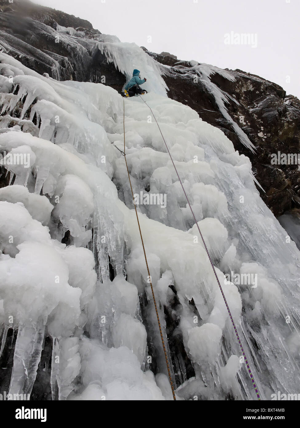 A climber on The Devil's Appendix, Cwm Idwal, Snowdonia Stock Photo - Alamy