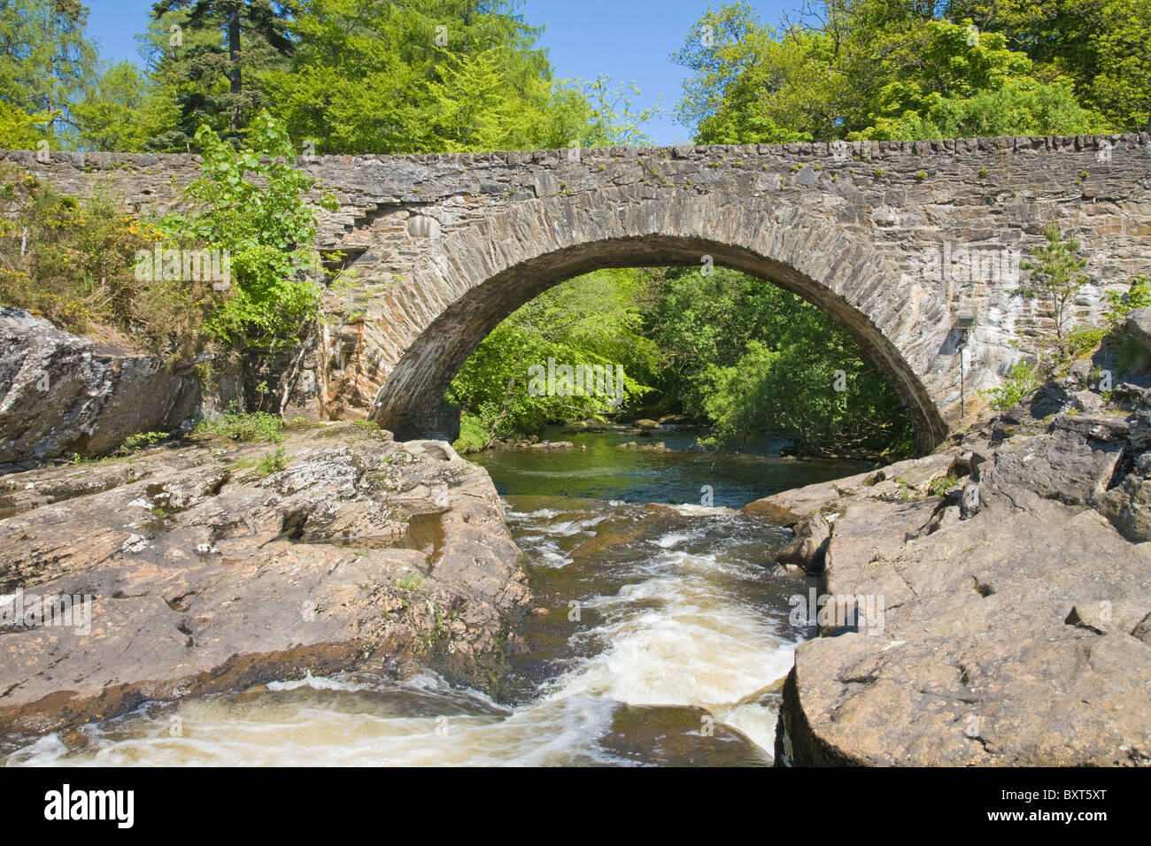 old stone arch bridge over rapids, Killin, Scotland Stock Photo - Alamy