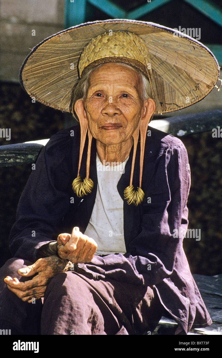 Kenyah Dayak woman, Datah Bilang, East Kalimantan, Borneo, Indonesia ...