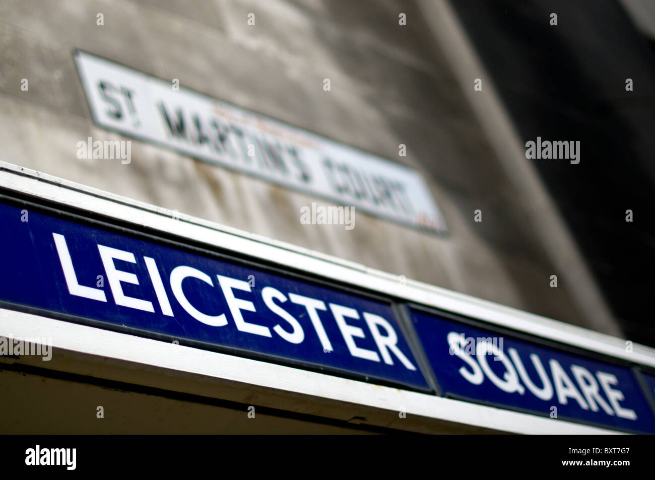 Piccadilly line sign hi-res stock photography and images - Alamy