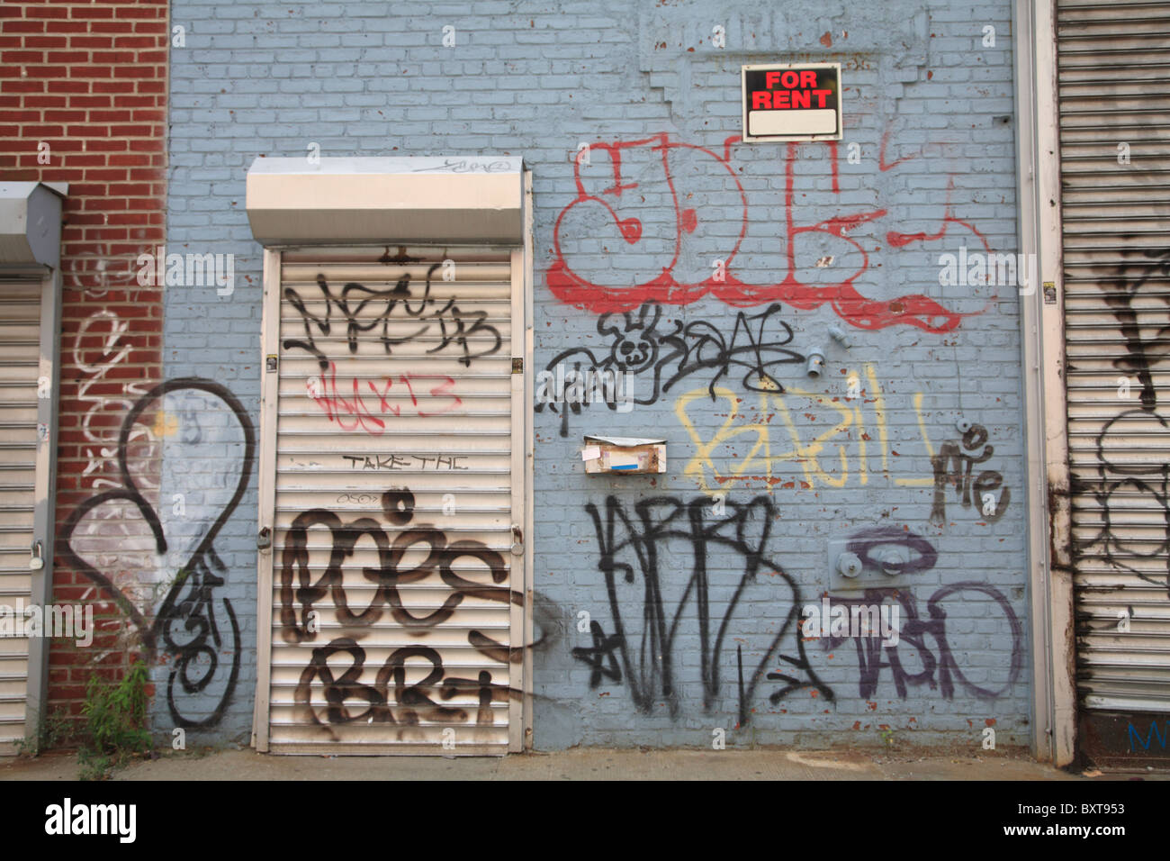 Graffiti covered building hi-res stock photography and images - Alamy