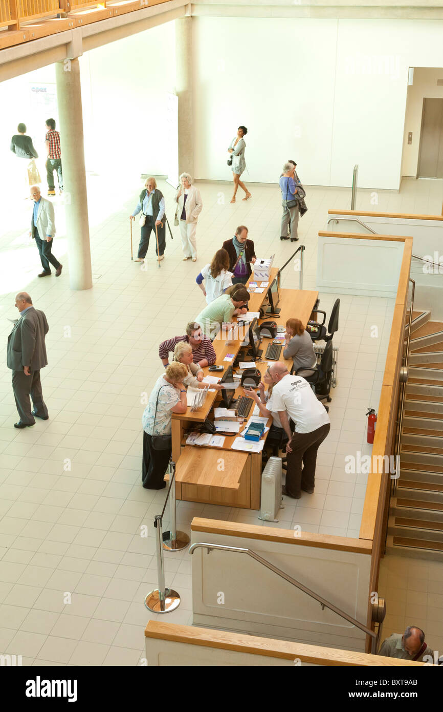 Modern design reception desk hi-res stock photography and images - Alamy
