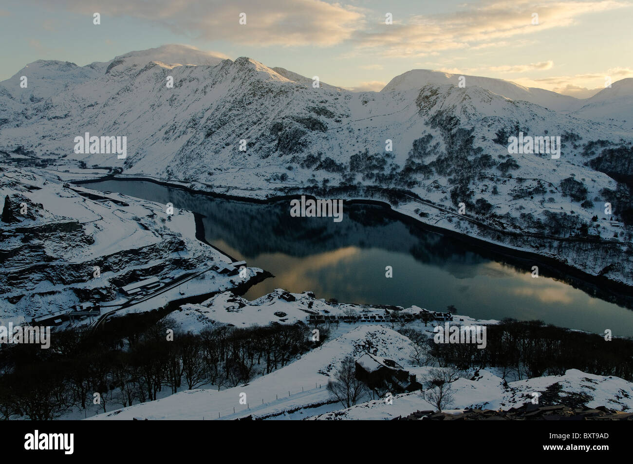 Dinorwic slate quarry hi-res stock photography and images - Alamy