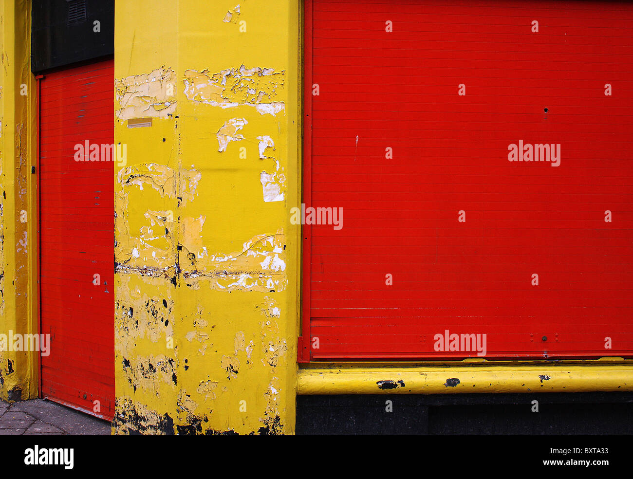 Shuttered shop hi-res stock photography and images - Alamy
