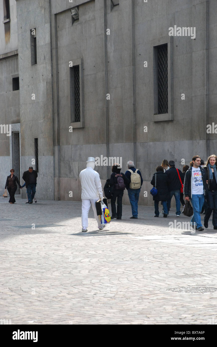 Artist pitch hi-res stock photography and images - Alamy