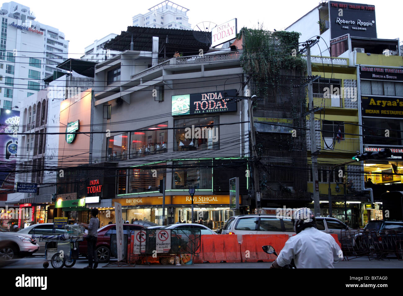 Street market at Sukumvit road , Bangkok Stock Photo - Alamy