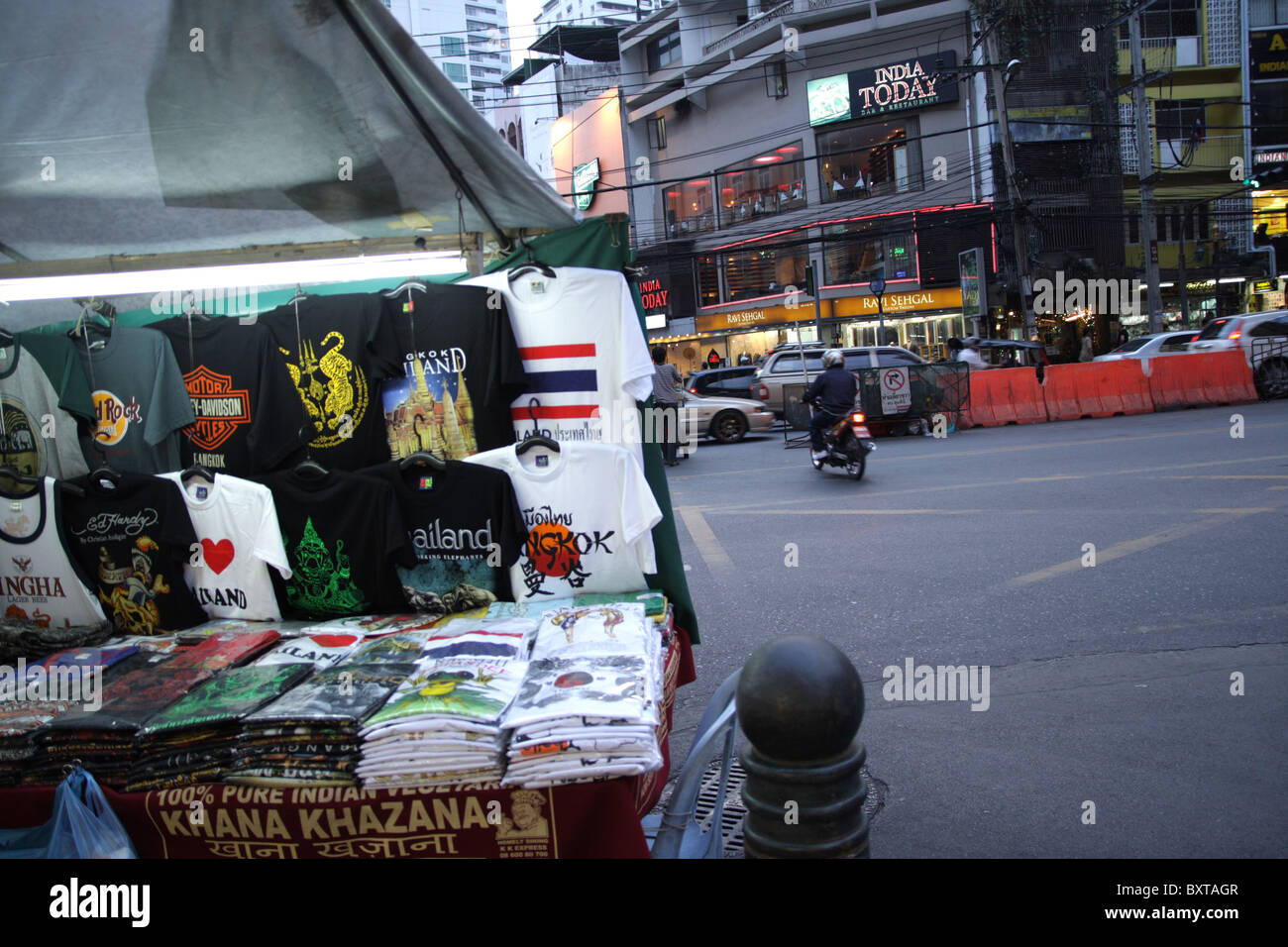 Street market at Sukumvit road , Bangkok Stock Photo - Alamy