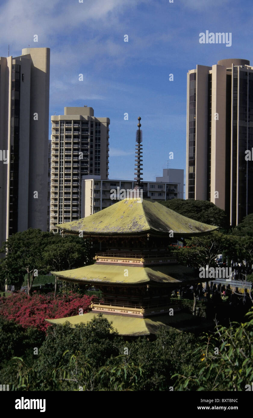 Japanese Shrine And Modern Skyline In Honolulu Stock Photo - Alamy