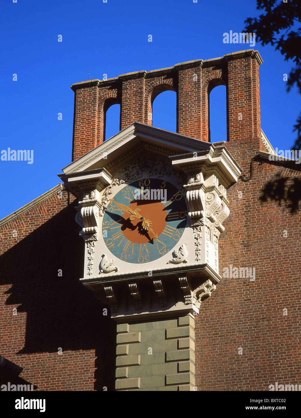 Philadelphia city hall clock tower hi-res stock photography and images ...