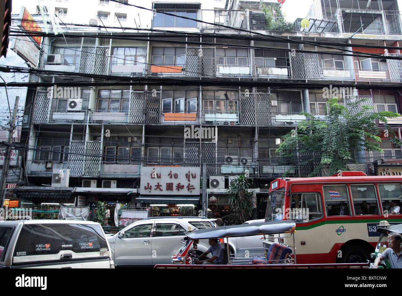 Building on the street in Bangkok Stock Photo - Alamy