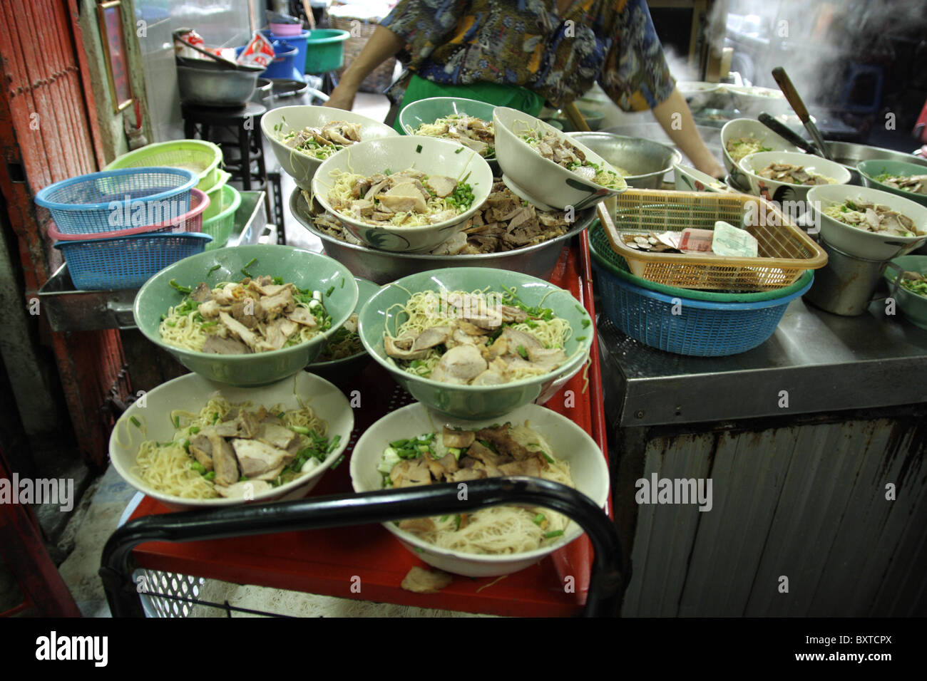 Chinatown food street noodle hi-res stock photography and images - Alamy