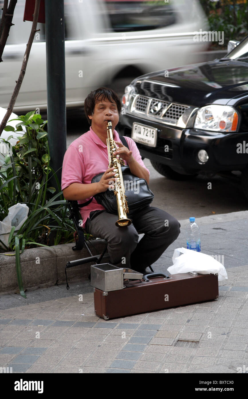 Blind bangkok thai saxophone hi-res stock photography and images - Alamy