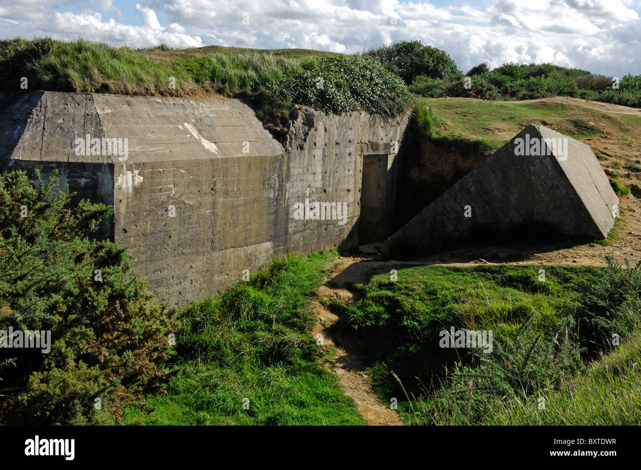Destroyed bunker hi-res stock photography and images - Alamy