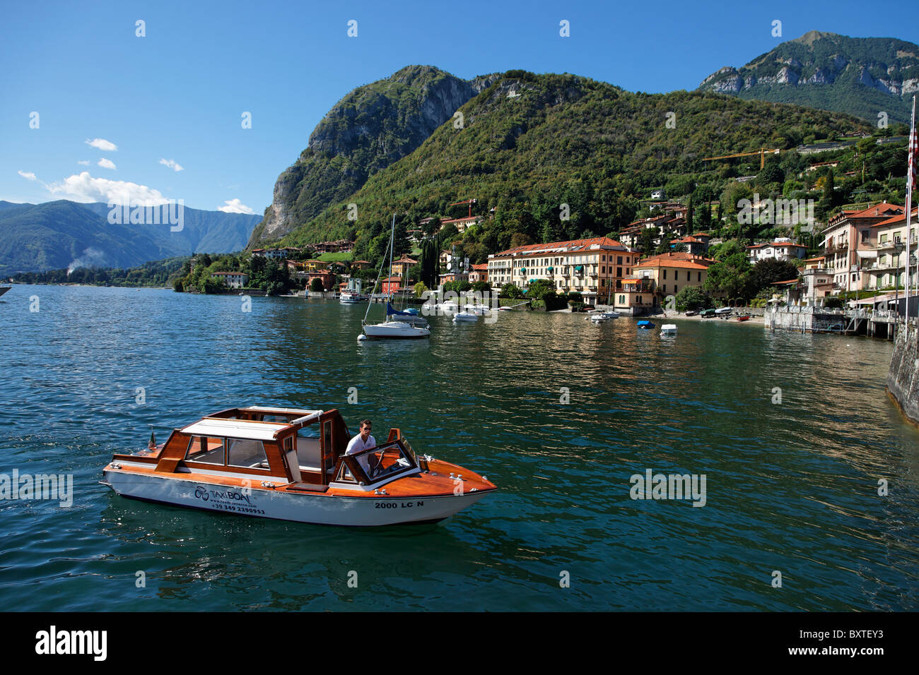 Lake como boat man hi-res stock photography and images - Alamy