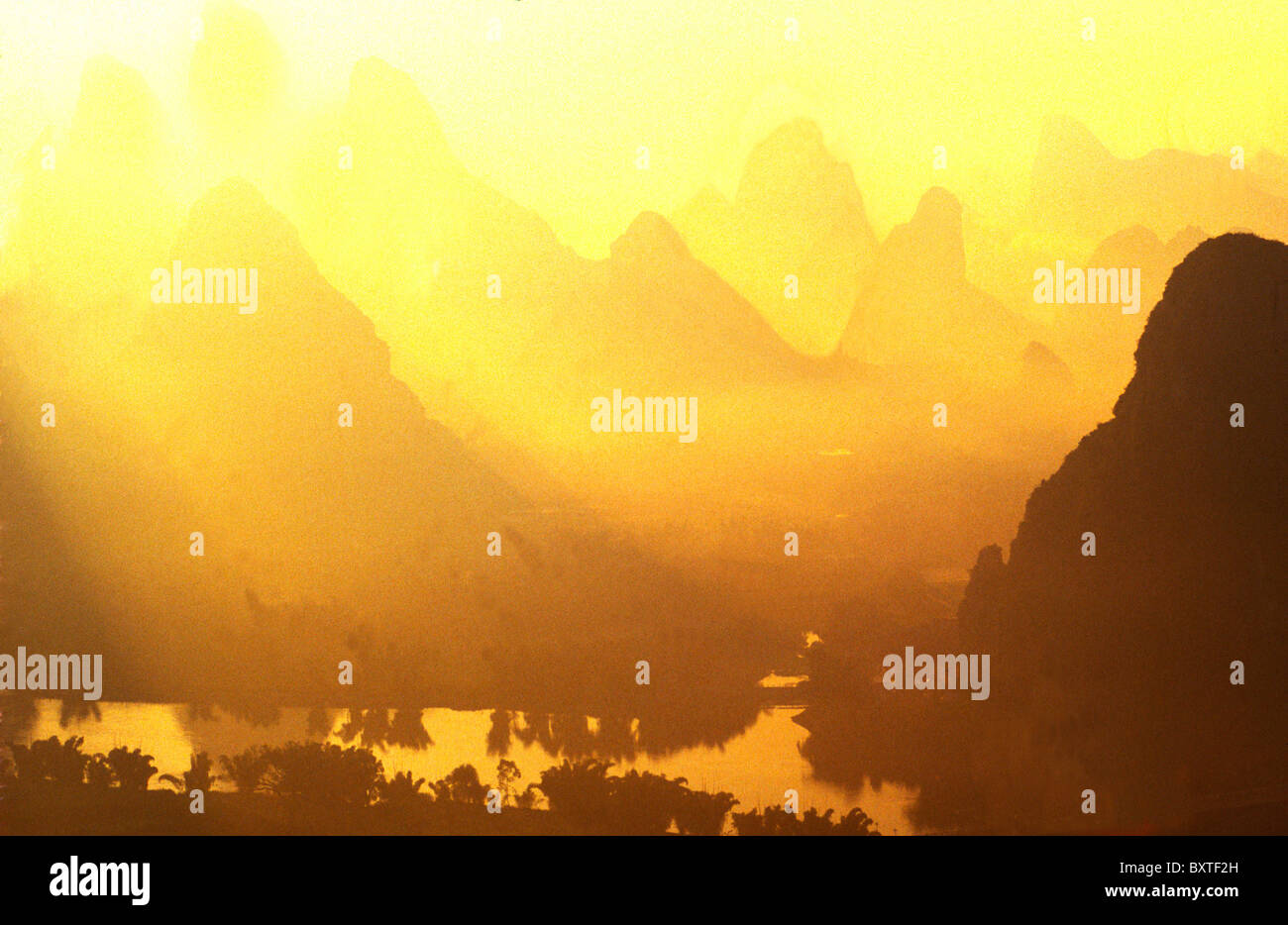 Chinese mountains and rivers hi-res stock photography and images - Alamy