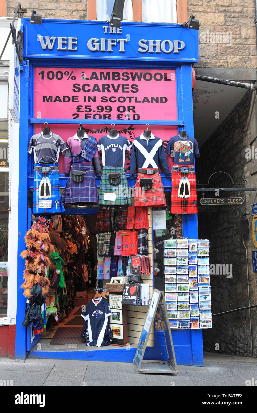 Edinburgh, The Royal Mile, Wee Gift Shop Stock Photo - Alamy