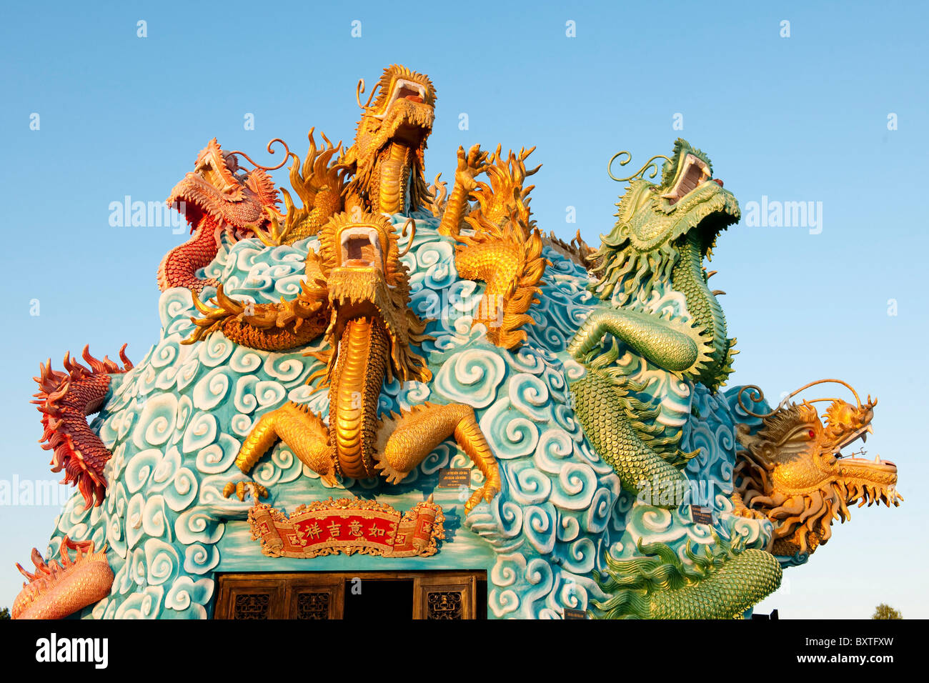 Pagoda dragon vietnam hi-res stock photography and images - Alamy
