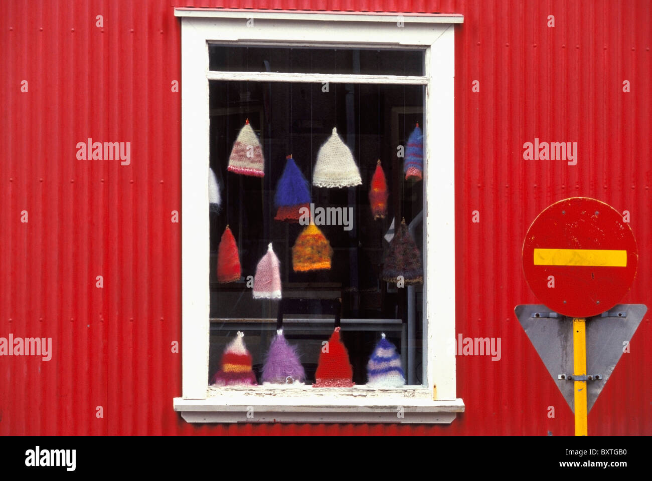 Hanging shop signs hi-res stock photography and images - Alamy