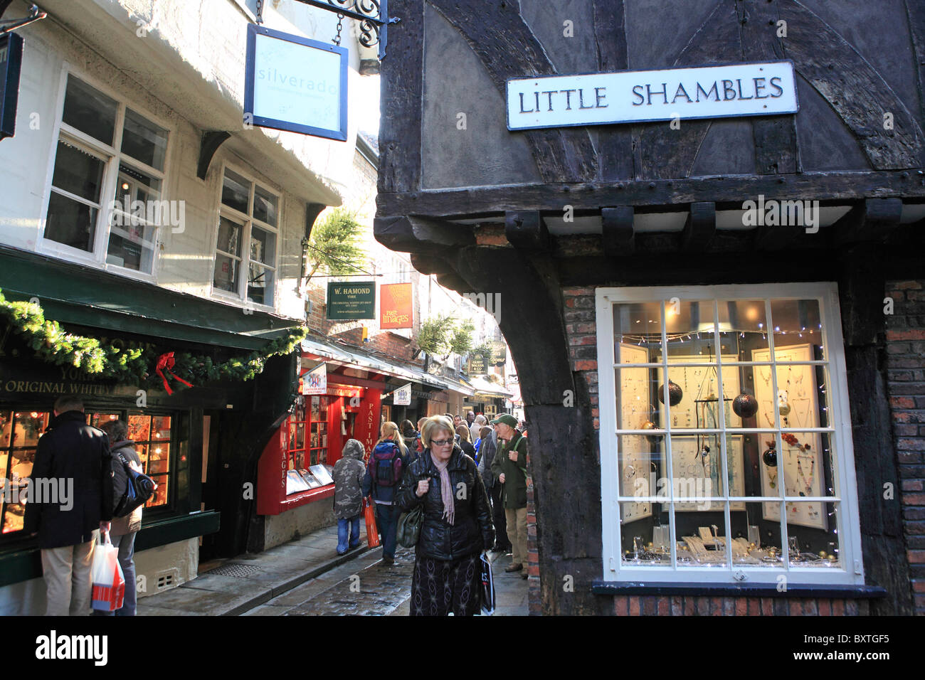 Shambles christmas york yorkshire england hi-res stock photography and ...