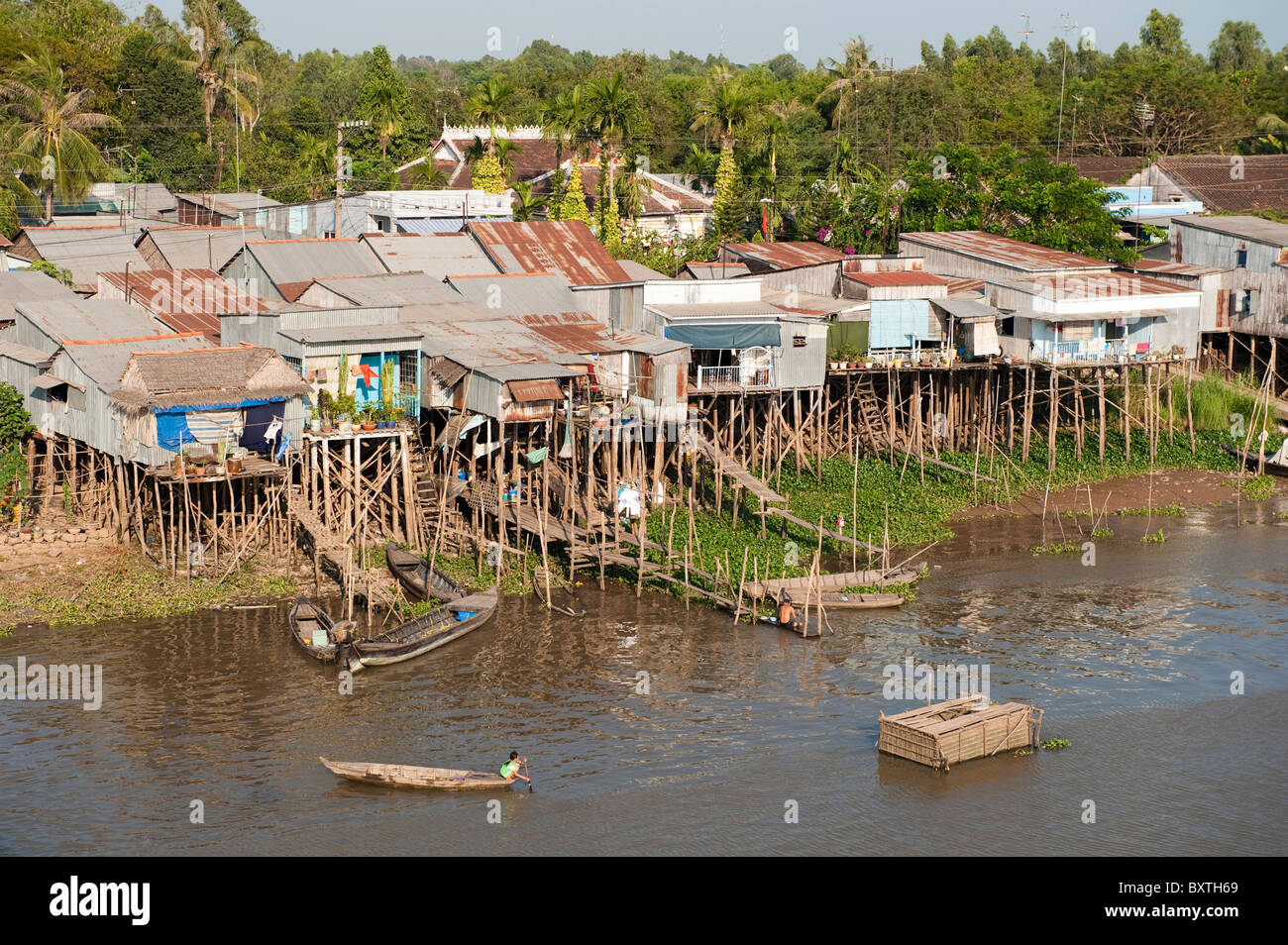 Floating houses on the Hau Giang River (Bassac River), Mekong Delta ...