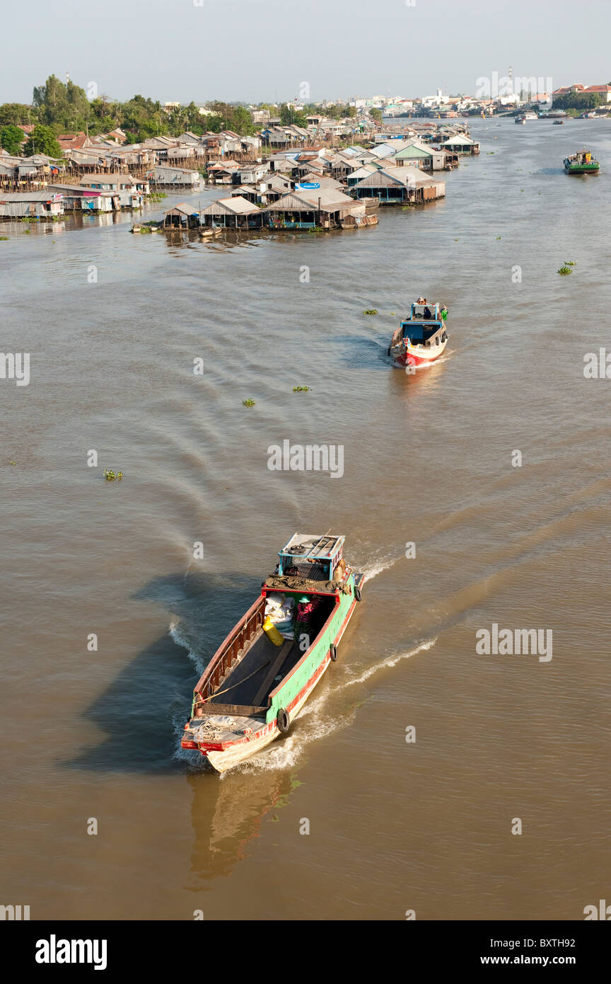 Floating houses on the Hau Giang River (Bassac River), Mekong Delta ...