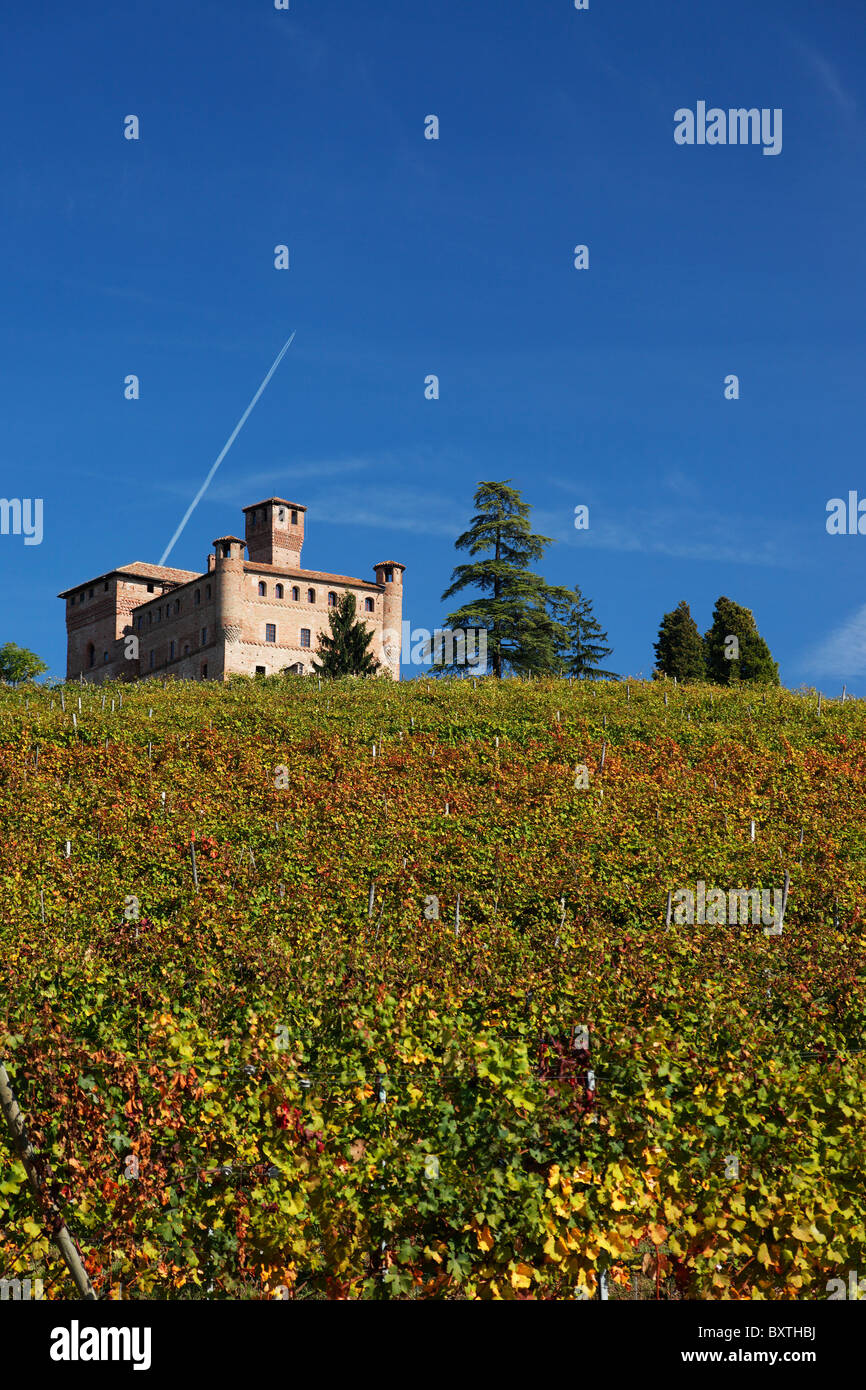 Castello grinzane cavour hi-res stock photography and images - Alamy