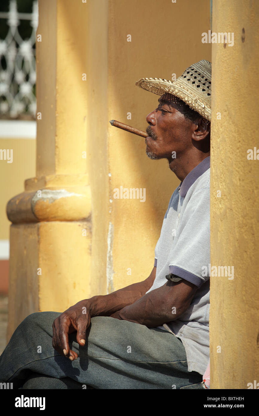Cuban man smoking cigar in trinidad hi-res stock photography and images ...