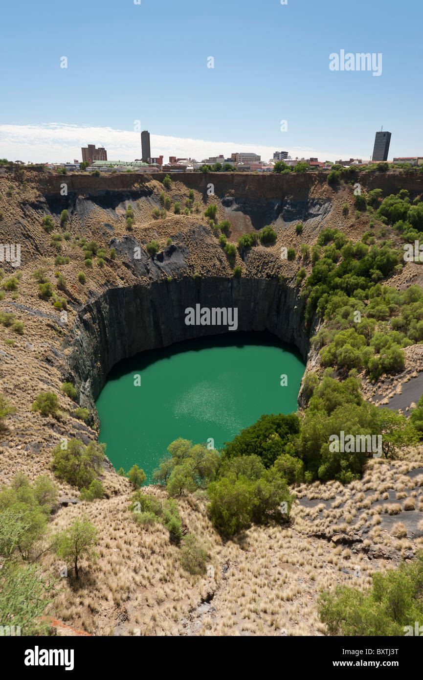Kimberley City Centre over the Big Hole Diamond Mine and Museum ...