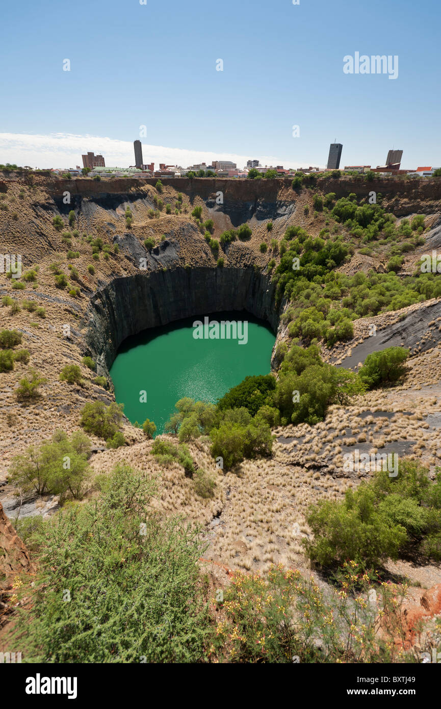 Kimberley City Centre over the Big Hole Diamond Mine and Museum ...