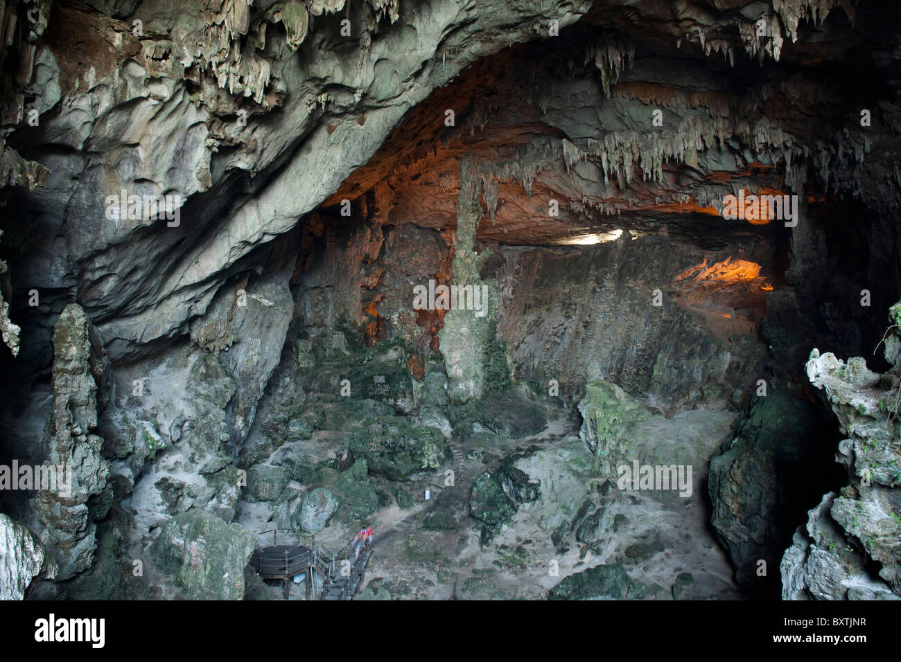 Hang Dau Go or Hidden Timber Cave, Dau Go Island, Halong Bay, Vietnam ...