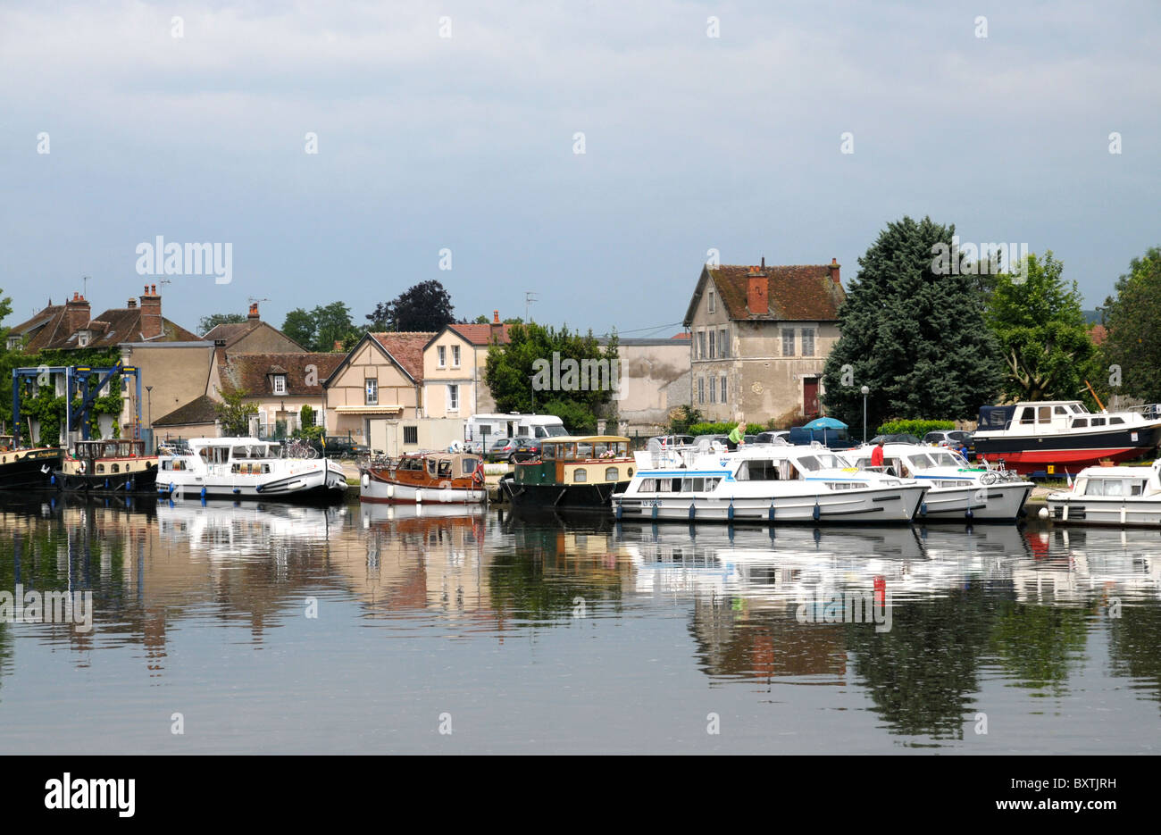 River Yonne In Auxerre Burgundy France Stock Photo - Alamy