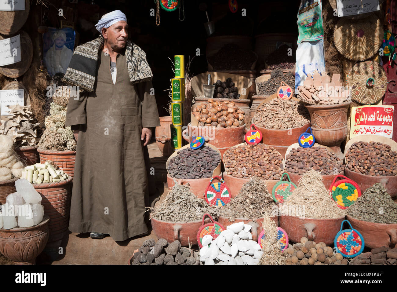 Market people shop shopping local hi-res stock photography and images ...