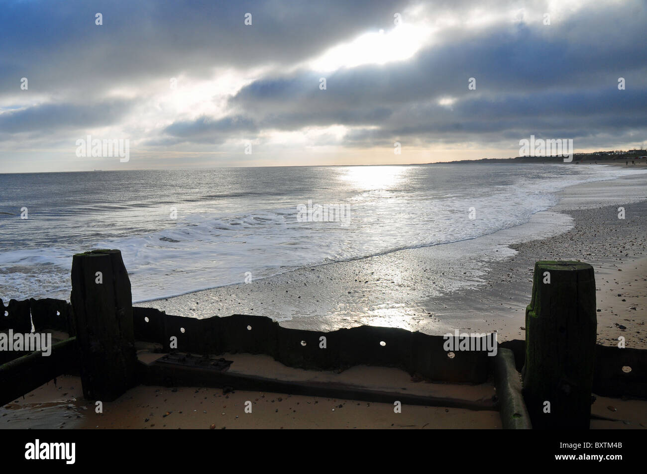 Lowestoft beach winter hi-res stock photography and images - Alamy