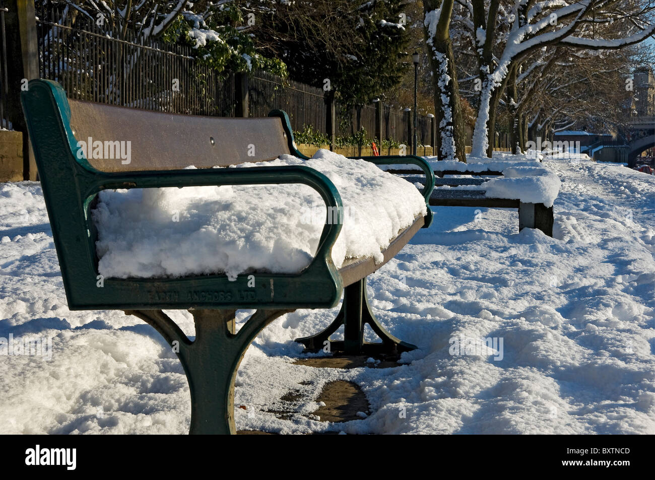 Covered exterior seating hi-res stock photography and images - Alamy