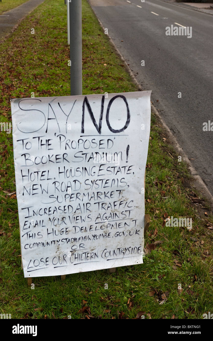 Protest signs hi-res stock photography and images - Alamy