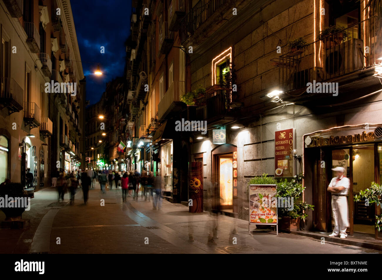 Europe city street scene hi-res stock photography and images - Alamy