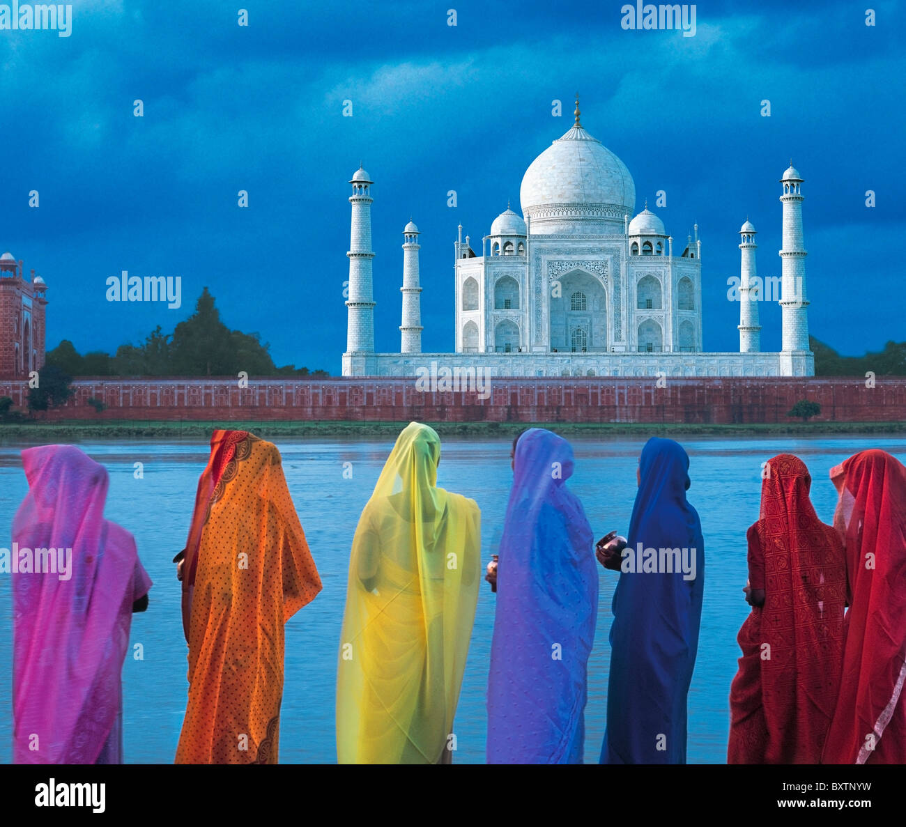 Taj mahal locals hi-res stock photography and images - Alamy