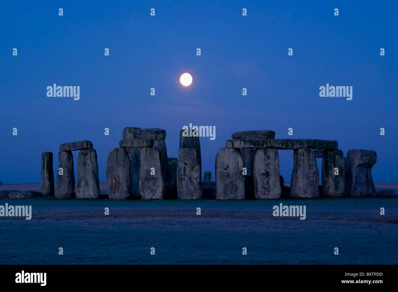 Stonehenge england moon hi-res stock photography and images - Alamy