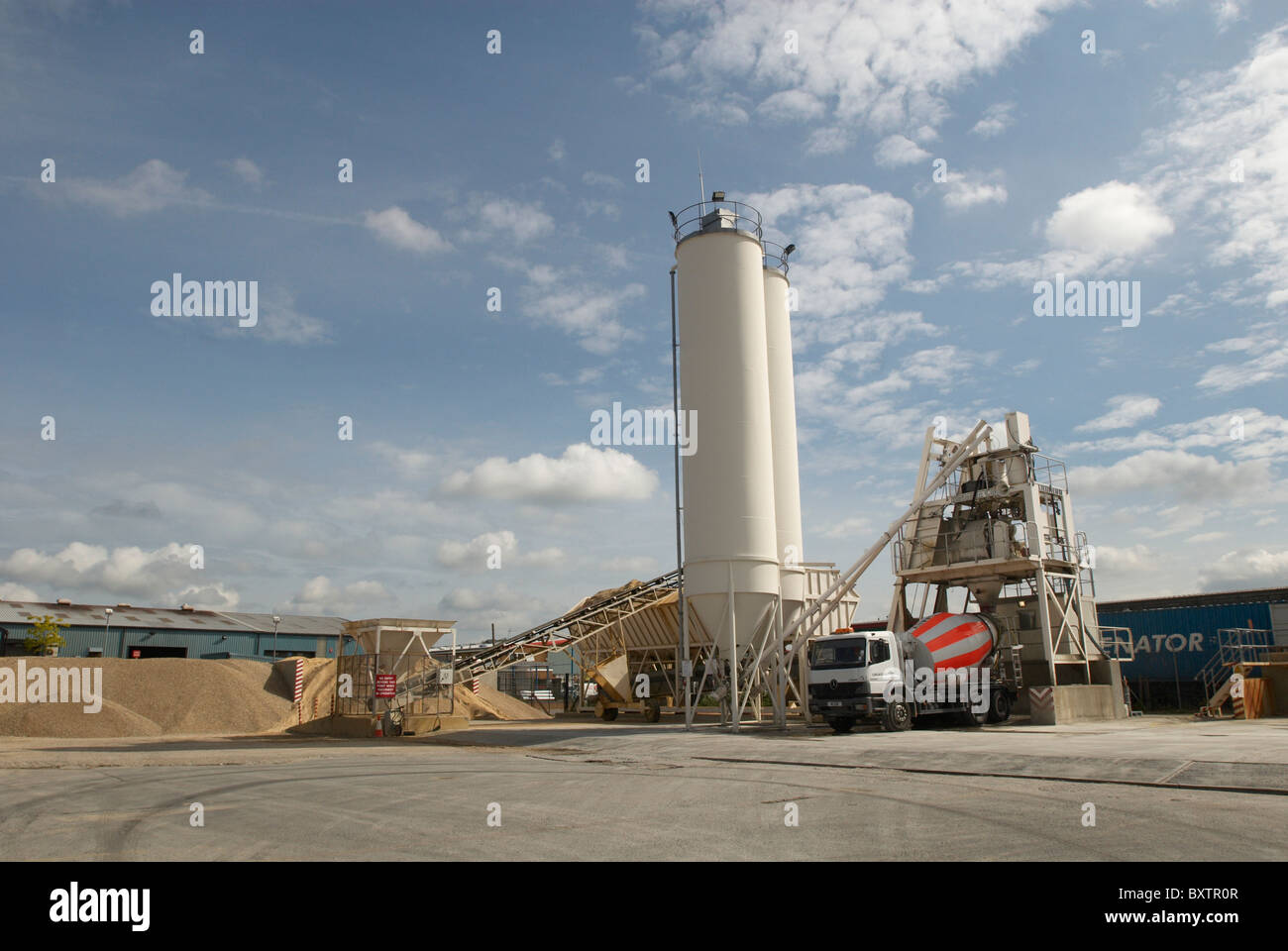 Uk cement lorry hi-res stock photography and images - Alamy