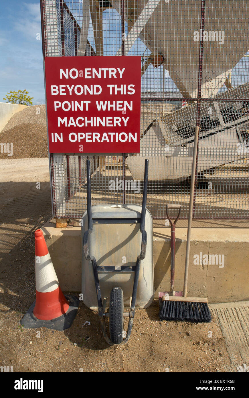 Factory sign no entry uk hi-res stock photography and images - Alamy