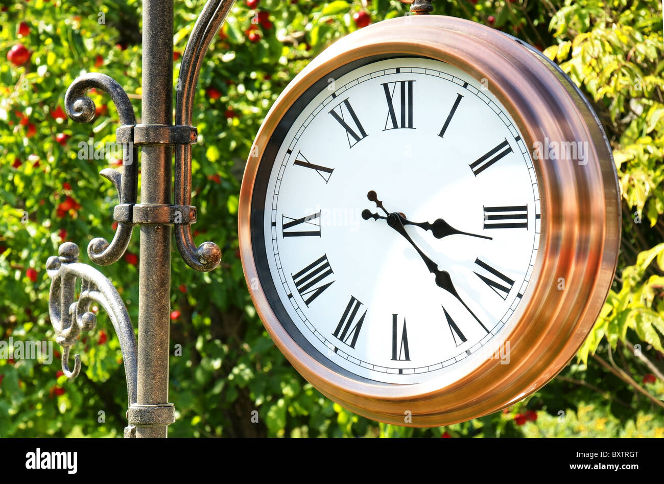 Outdoor clock hi-res stock photography and images - Alamy